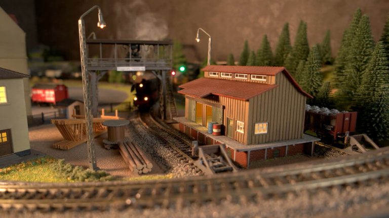 Understanding Micro-Scale Model Railroading: How Do Track and Train ...